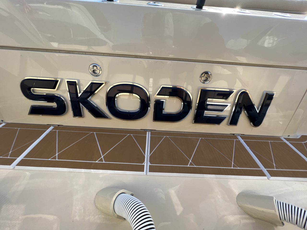 Portfolio - Yacht Lettering